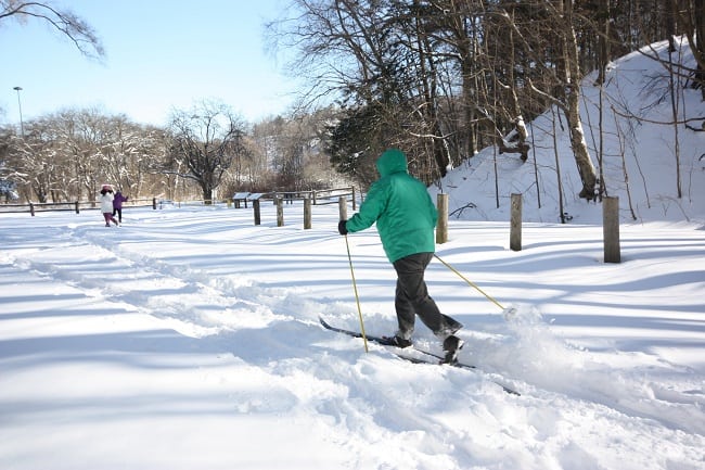 5 Ways to Protect Your Back When Shoveling Snow - Exercises For Injuries